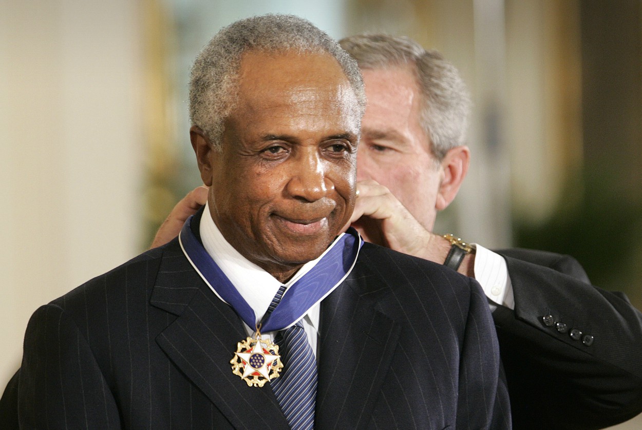 Hall of Famer, pioneering manager Frank Robinson dies at 83 - Milwaukee ...